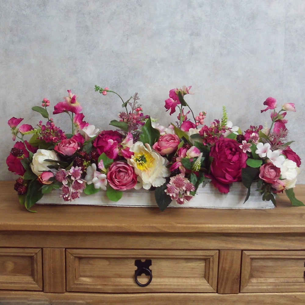 VIVA MAGENTA | TABLE RUNNER FLOWER ARRANGEMENT | PEONIES SWEET PEAS ...